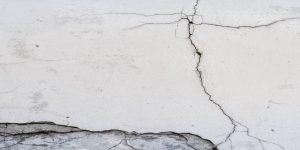 Microfissures : causes, risques et réparations - Acrobatica